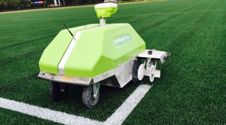 La première traceuse de terrain autonome de Rigby Taylor - Gazon Sport ...