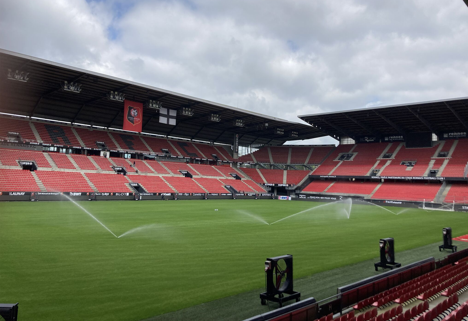 Les pelouses du Stades Rennais avec de nouveaux dispositifs ! - Gazon ...