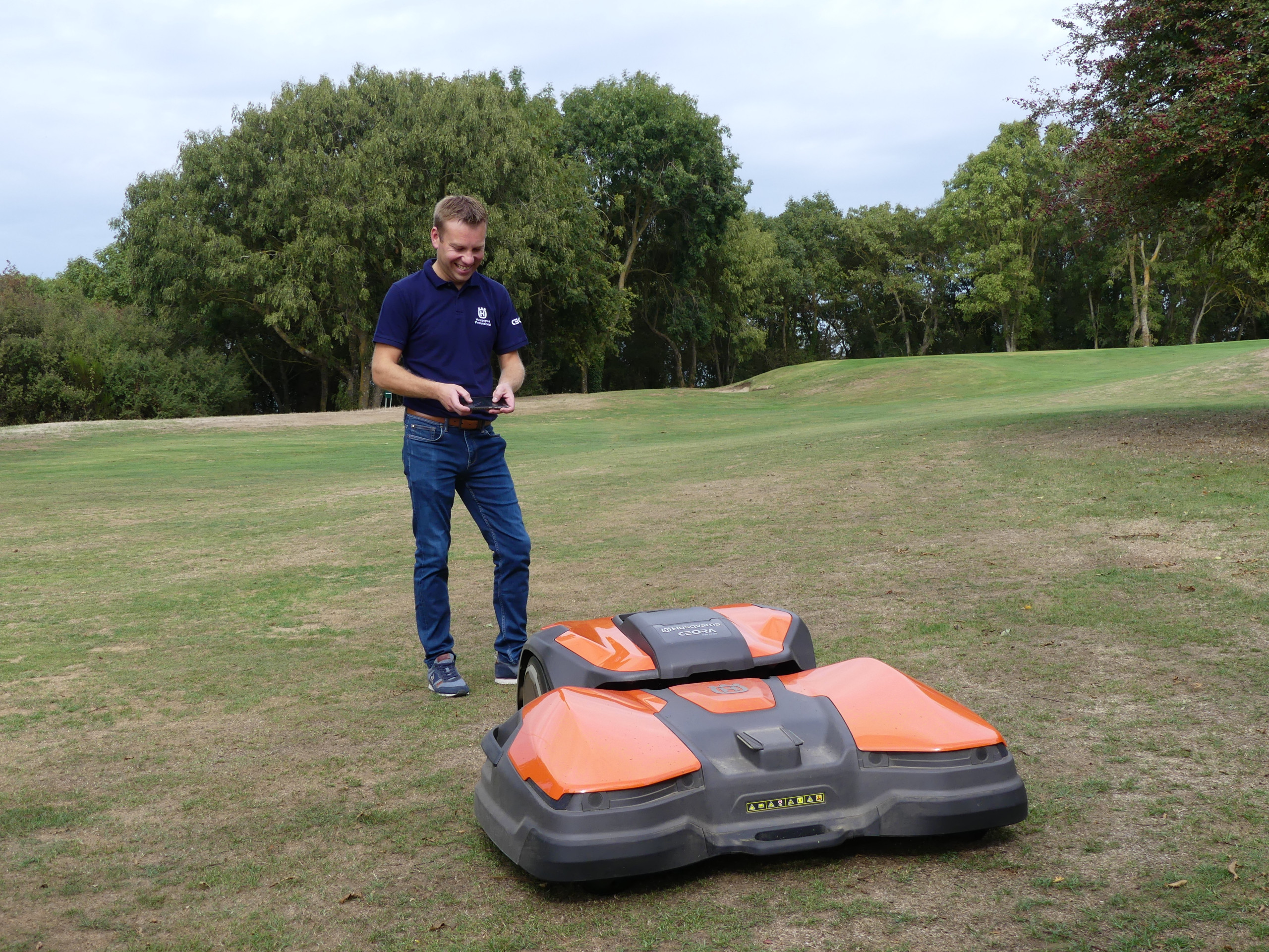 CEORA™ : Le robot de tonte très grande capacité d’Husqvarna - Gazon ...