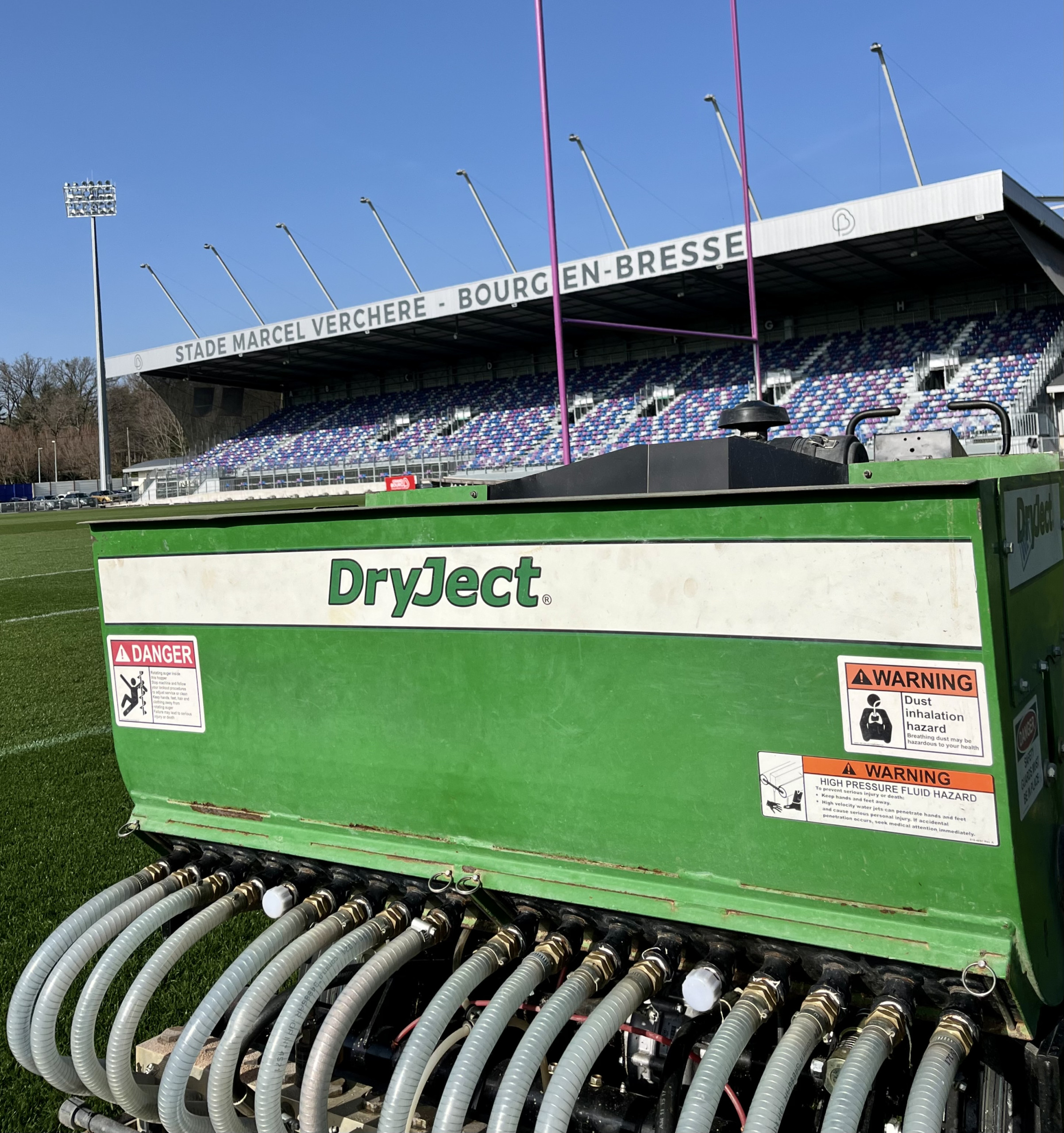 Le DryJect testé sur les terrains AirFibr - Gazon Sport Pro H24