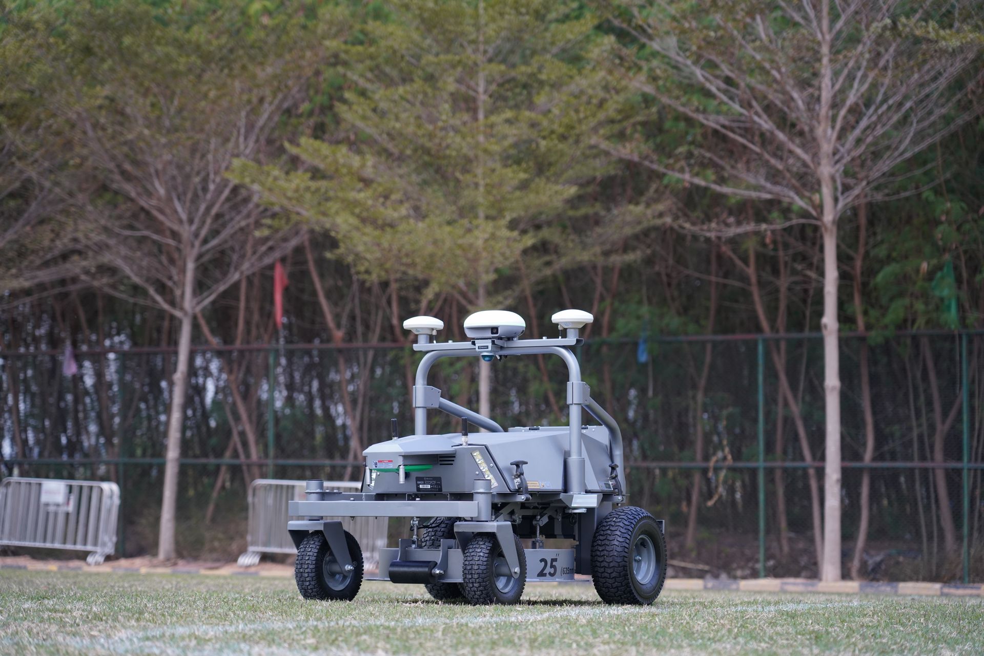 FJ Dynamics lance un robot tondeur/traceur autonome pour terrains de ...