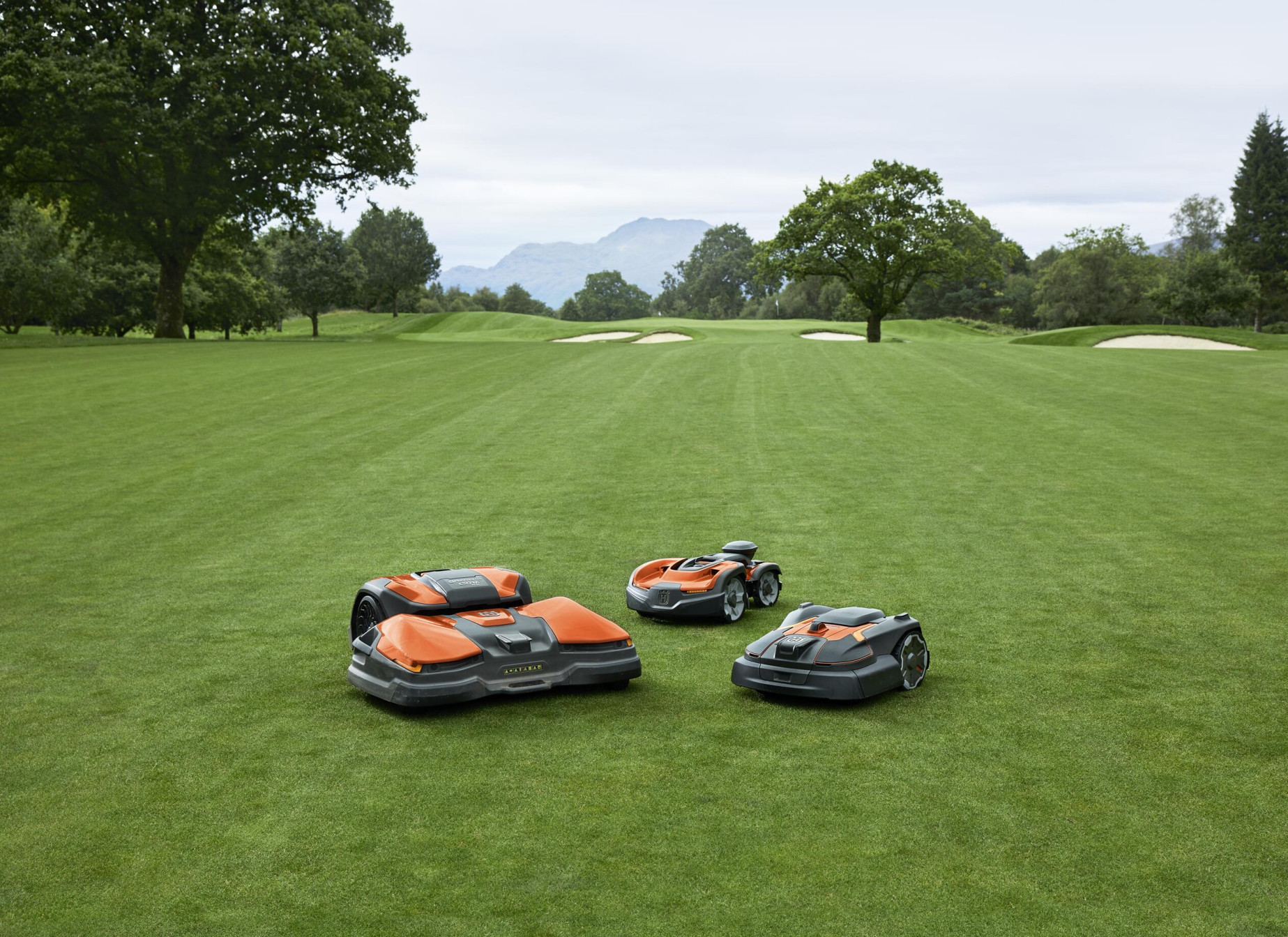 Husqvarna lance une nouvelle flotte de robots pour terrains de sport et ...