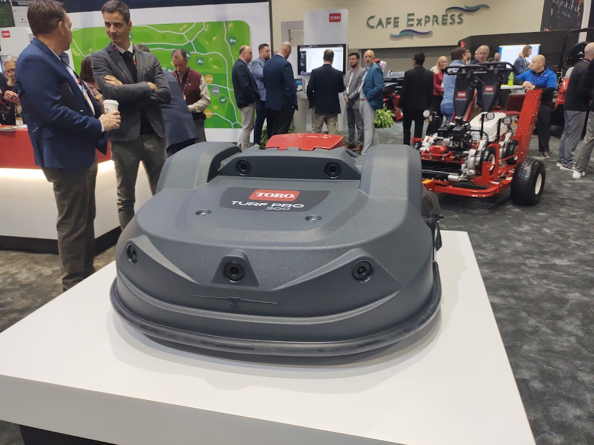 Robot de tonte et tondeuse autonome : le pari de Toro en 2025 - Gazon ...