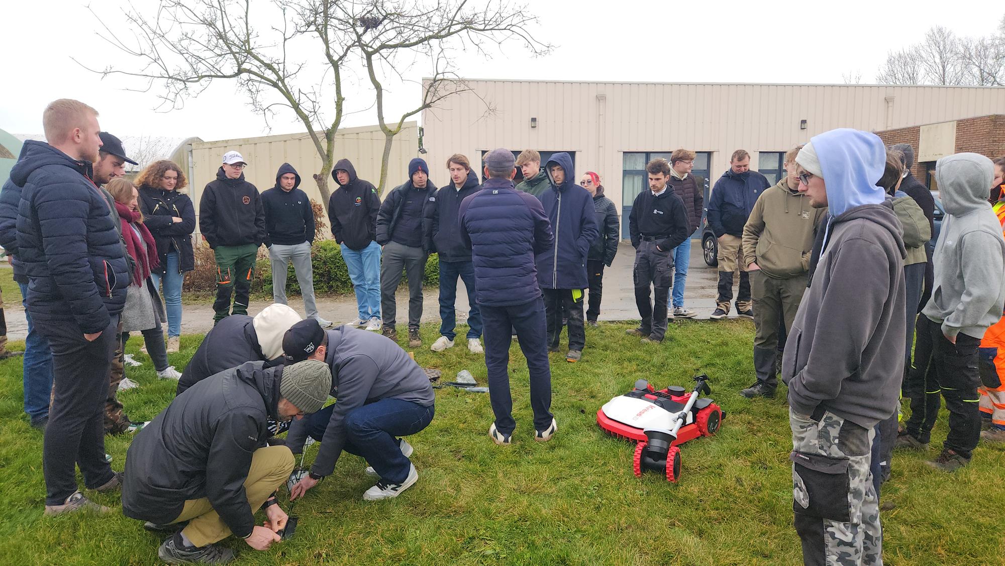CFPPA UFA Dunkerque : Quand les robots de tonte entrent dans les salles ...